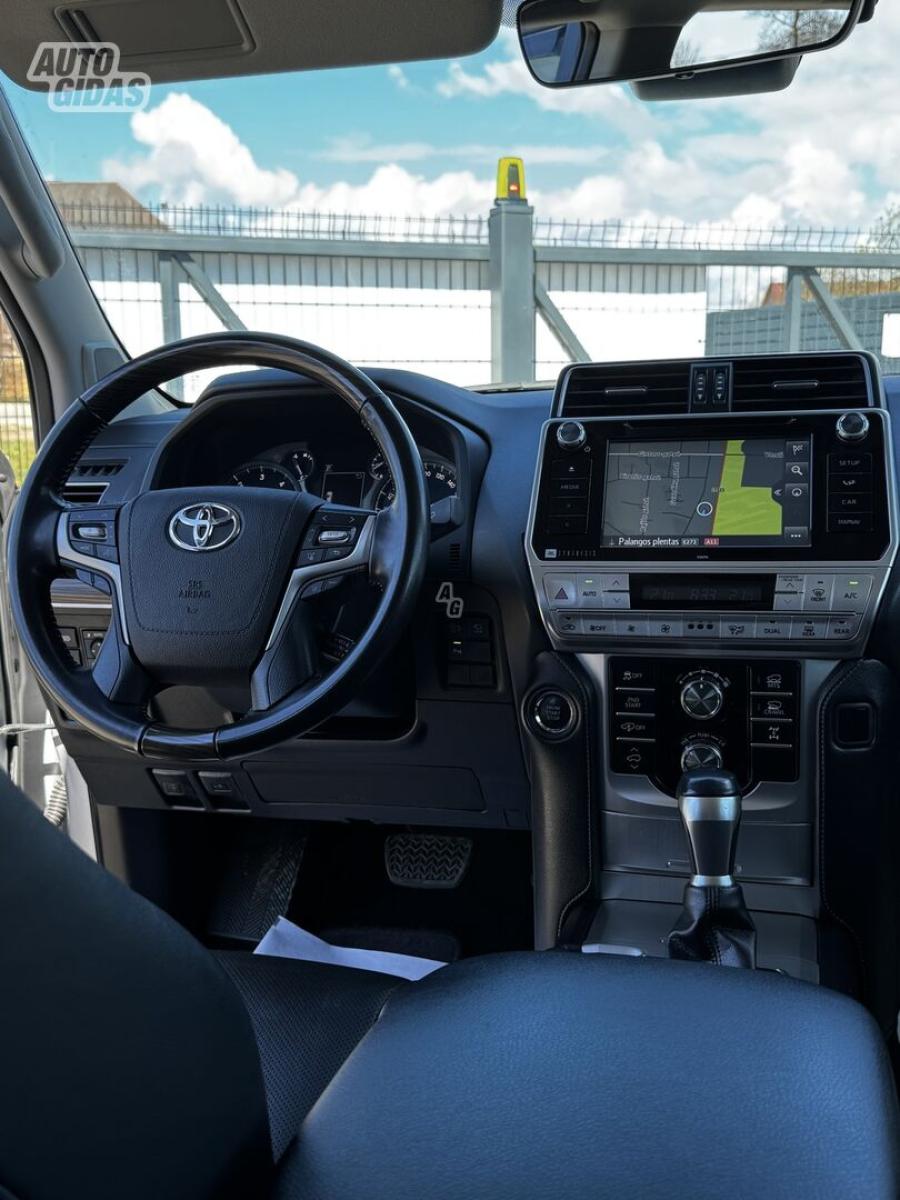 Grey Toyota Land Cruiser 2019 in Klaipeda, with an engine capacity of 2.80 L and mileage of 47 thousand km for 42900 €, photo 24 on AUTOMOTO.COM.LV