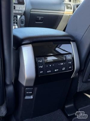 Grey Toyota Land Cruiser 2019 in Klaipeda, with an engine capacity of 2.80 L and mileage of 47 thousand km for 42900 €, photo 25 on AUTOMOTO.COM.LV