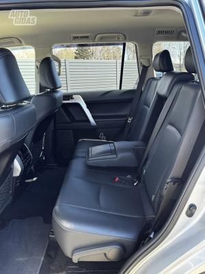 Grey Toyota Land Cruiser 2019 in Klaipeda, with an engine capacity of 2.80 L and mileage of 47 thousand km for 42900 €, photo 26 on AUTOMOTO.COM.LV