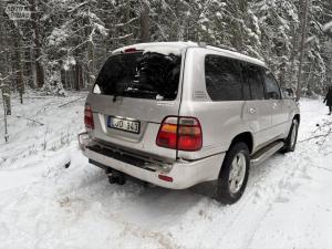 Grey Toyota Land Cruiser 2020 in Vilnius, with an engine capacity of 4.20 L and mileage of 280 thousand km for 8600 €, photo 4 on AUTOMOTO.COM.LV