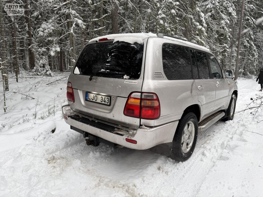 Grey Toyota Land Cruiser 2020 in Vilnius, with an engine capacity of 4.20 L and mileage of 280 thousand km for 8600 €, photo 4 on AUTOMOTO.COM.LV
