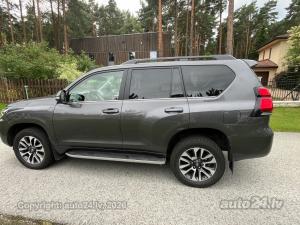 Pelēks Toyota Land Cruiser 2021 Tallina, ar dzinēja tilpumu 2.80 L un nobraukumu 73 tūkst. km par 50999 €, foto  vietnē AUTOMOTO.COM.LV