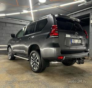 Grey Toyota Land Cruiser 2021 in Tallinn, with an engine capacity of 2.80 L and mileage of 73 thousand km for 50999 €, photo 4 on AUTOMOTO.COM.LV