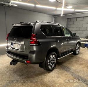 Grey Toyota Land Cruiser 2021 in Tallinn, with an engine capacity of 2.80 L and mileage of 73 thousand km for 50999 €, photo 5 on AUTOMOTO.COM.LV