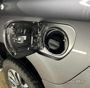Grey Toyota Land Cruiser 2021 in Tallinn, with an engine capacity of 2.80 L and mileage of 73 thousand km for 50999 €, photo 7 on AUTOMOTO.COM.LV