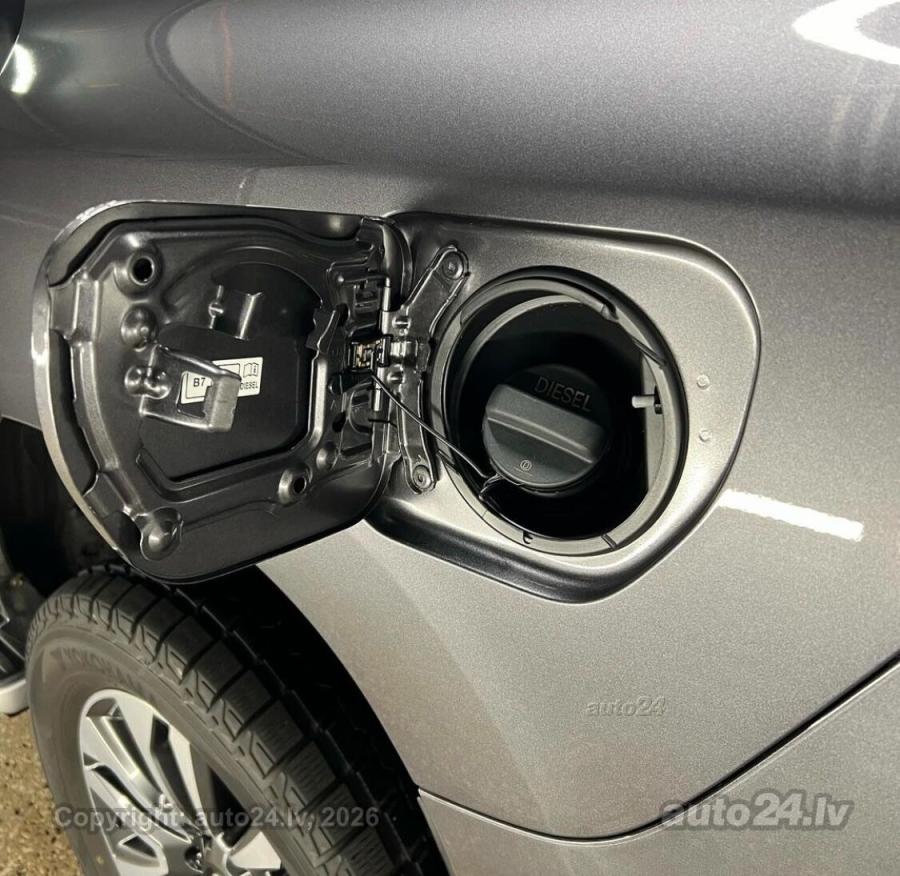 Grey Toyota Land Cruiser 2021 in Tallinn, with an engine capacity of 2.80 L and mileage of 73 thousand km for 50999 €, photo 7 on AUTOMOTO.COM.LV