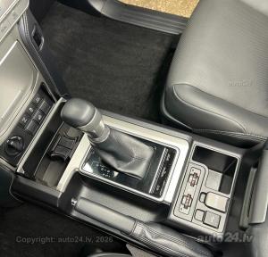 Grey Toyota Land Cruiser 2021 in Tallinn, with an engine capacity of 2.80 L and mileage of 73 thousand km for 50999 €, photo 11 on AUTOMOTO.COM.LV