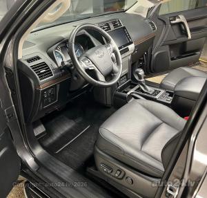 Grey Toyota Land Cruiser 2021 in Tallinn, with an engine capacity of 2.80 L and mileage of 73 thousand km for 50999 €, photo 12 on AUTOMOTO.COM.LV