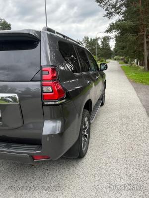 Grey Toyota Land Cruiser 2021 in Tallinn, with an engine capacity of 2.80 L and mileage of 73 thousand km for 50999 €, photo 15 on AUTOMOTO.COM.LV