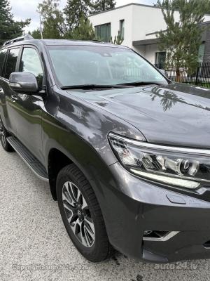 Grey Toyota Land Cruiser 2021 in Tallinn, with an engine capacity of 2.80 L and mileage of 73 thousand km for 50999 €, photo 17 on AUTOMOTO.COM.LV