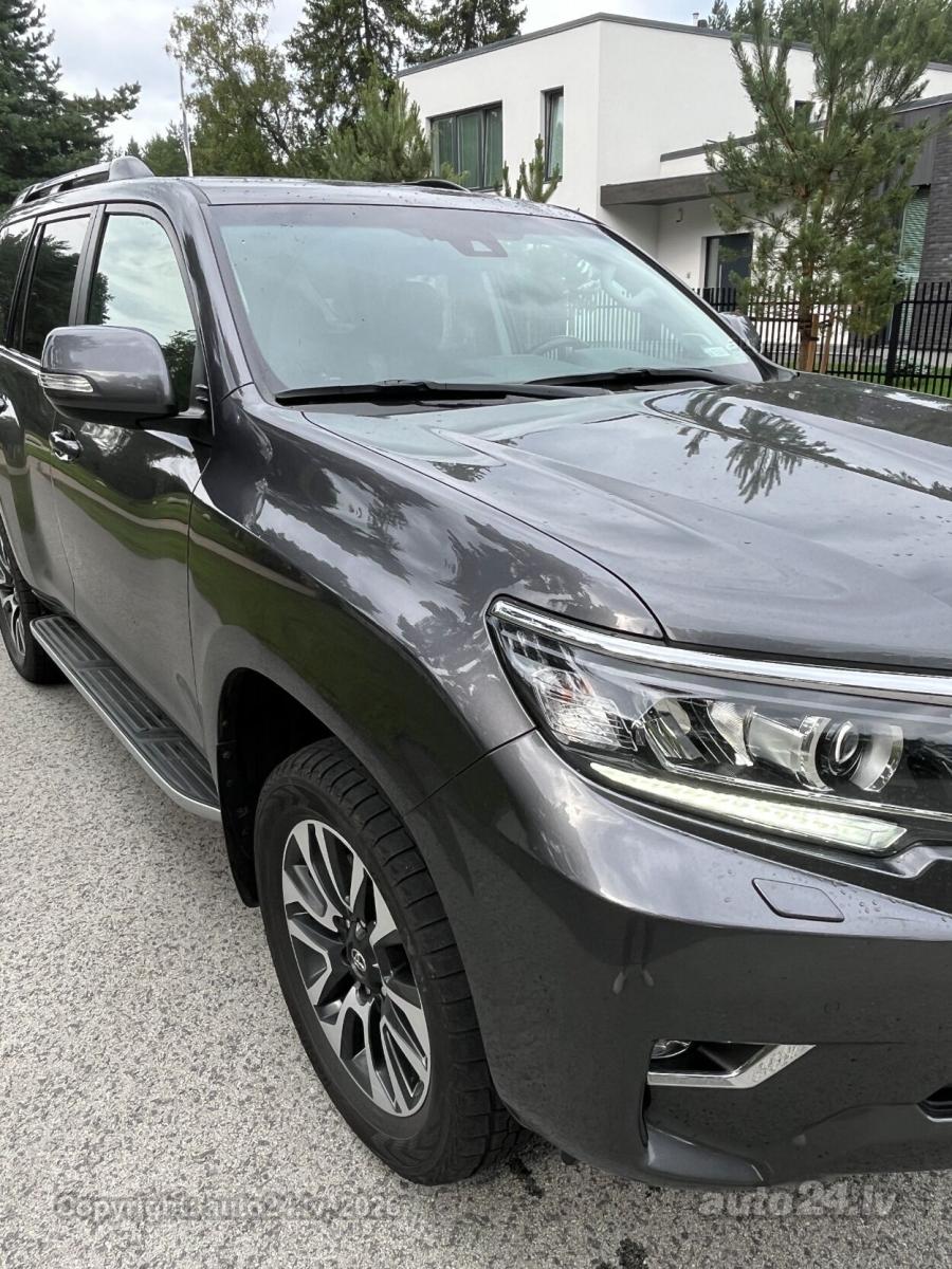 Grey Toyota Land Cruiser 2021 in Tallinn, with an engine capacity of 2.80 L and mileage of 73 thousand km for 50999 €, photo 17 on AUTOMOTO.COM.LV