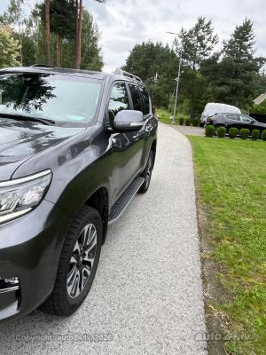 Grey Toyota Land Cruiser 2021 in Tallinn, with an engine capacity of 2.80 L and mileage of 73 thousand km for 50999 €, photo 20 on AUTOMOTO.COM.LV