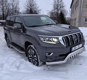 Pelēks Toyota Land Cruiser 2021 Rīga, ar dzinēja tilpumu 2.80 L un nobraukumu 87 tūkst. km par 42500 €, foto  vietnē AUTOMOTO.COM.LV