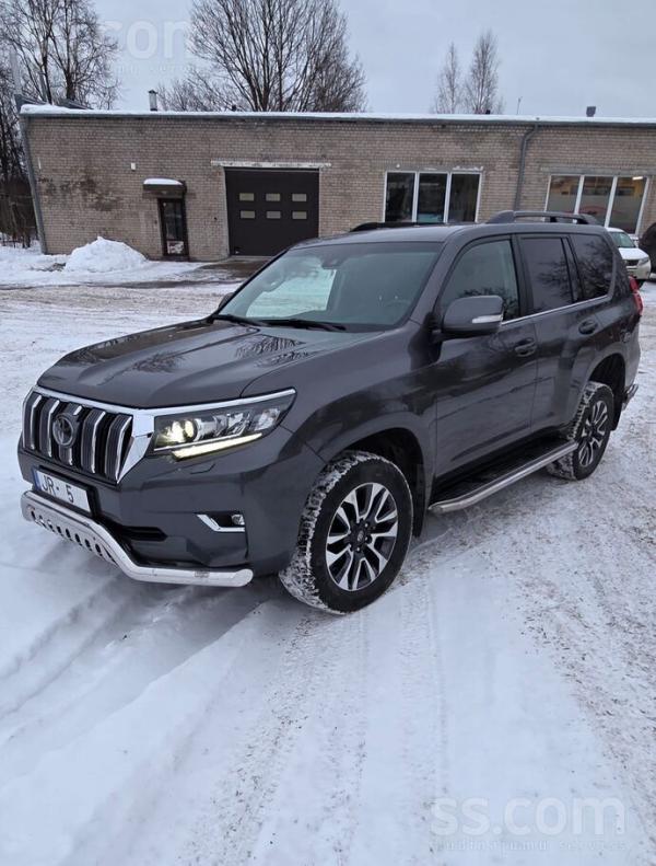 Grey Toyota Land Cruiser 2021 in Riga, with an engine capacity of 2.80 L and mileage of 87 thousand km for 42500 €, photo 2 on AUTOMOTO.COM.LV