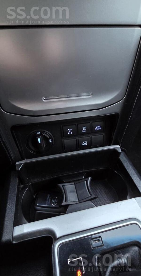 Grey Toyota Land Cruiser 2021 in Riga, with an engine capacity of 2.80 L and mileage of 87 thousand km for 42500 €, photo 10 on AUTOMOTO.COM.LV