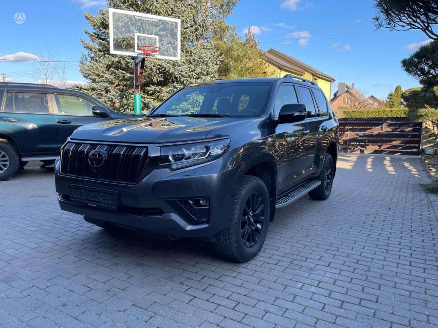Grey Toyota Land Cruiser 2021 in Marijampole, with an engine capacity of 2.76 L and mileage of 149 thousand km for 41900 €, photo 3 on AUTOMOTO.COM.LV