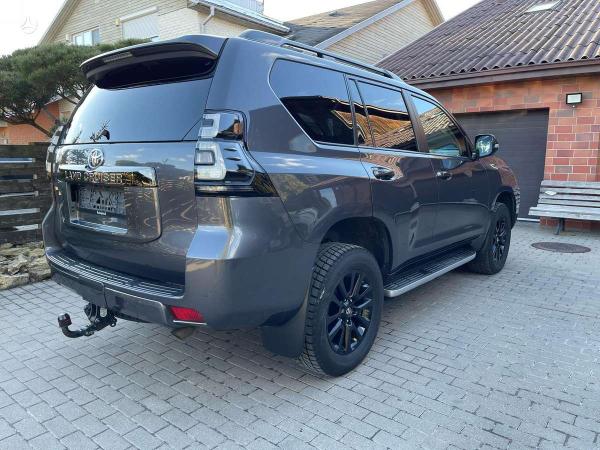 Grey Toyota Land Cruiser 2021 in Marijampole, with an engine capacity of 2.76 L and mileage of 149 thousand km for 41900 €, photo 3 on AUTOMOTO.COM.LV