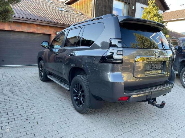 Grey Toyota Land Cruiser 2021 in Marijampole, with an engine capacity of 2.76 L and mileage of 149 thousand km for 41900 €, photo 4 on AUTOMOTO.COM.LV
