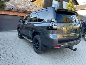 Grey Toyota Land Cruiser 2021 in Marijampole, with an engine capacity of 2.76 L and mileage of 149 thousand km for 41900 €, photo 5 on AUTOMOTO.COM.LV