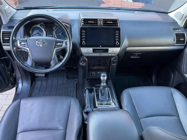 Grey Toyota Land Cruiser 2021 in Marijampole, with an engine capacity of 2.76 L and mileage of 149 thousand km for 41900 €, photo 6 on AUTOMOTO.COM.LV