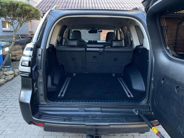 Grey Toyota Land Cruiser 2021 in Marijampole, with an engine capacity of 2.76 L and mileage of 149 thousand km for 41900 €, photo 10 on AUTOMOTO.COM.LV