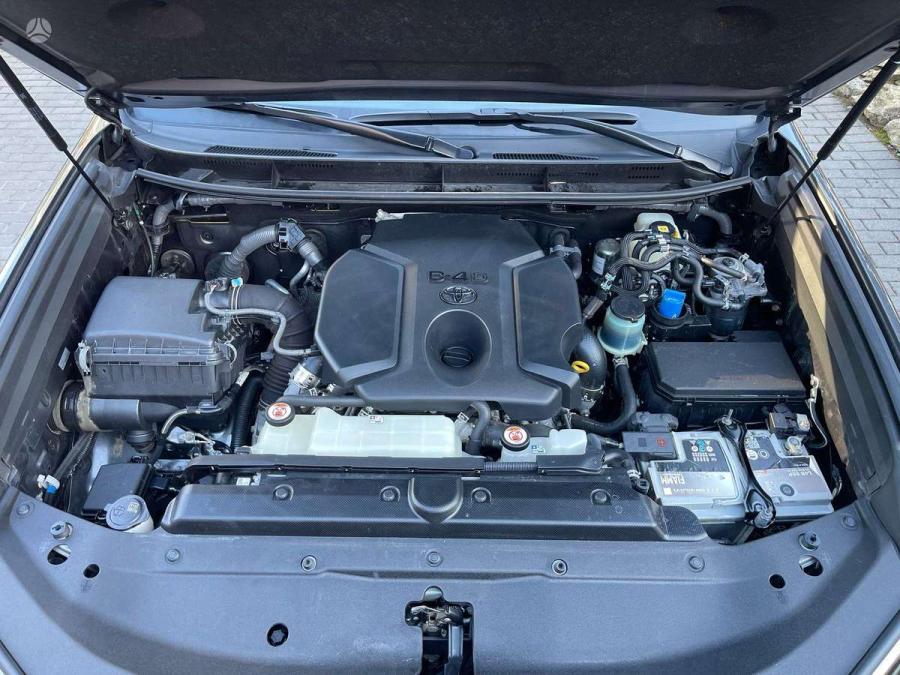 Grey Toyota Land Cruiser 2021 in Marijampole, with an engine capacity of 2.76 L and mileage of 149 thousand km for 41900 €, photo 12 on AUTOMOTO.COM.LV