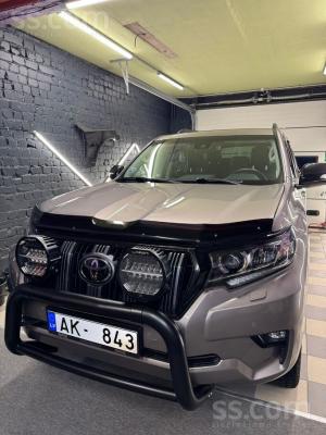 Pelēks Toyota Land Cruiser 2021 Valmiera, ar dzinēja tilpumu 2.80 L un nobraukumu 136 tūkst. km par 49000 €, foto 6 vietnē AUTOMOTO.COM.LV