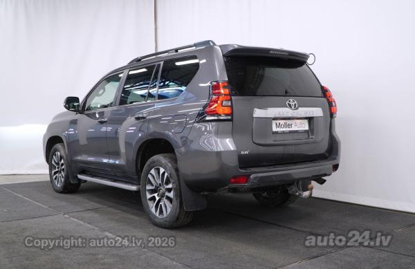 Pelēks Toyota Land Cruiser 2022 Tallina, ar dzinēja tilpumu 2.80 L un nobraukumu 116 tūkst. km par 53900 €, foto 2 vietnē AUTOMOTO.COM.LV