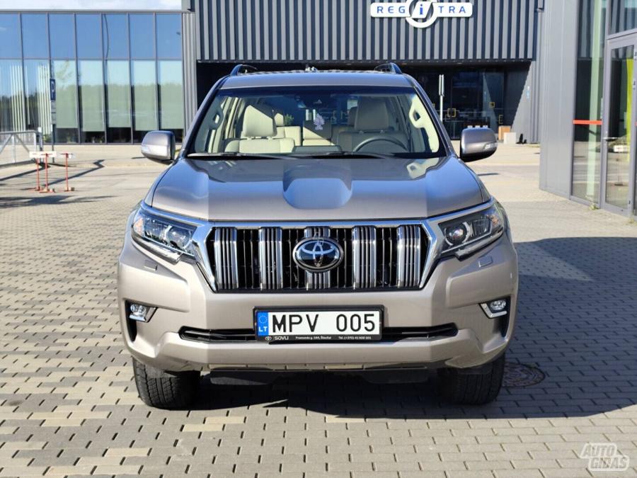 Grey Toyota Land Cruiser 2022 in Siauliai, with an engine capacity of 2.80 L and mileage of 32 thousand km for 55600 €, photo 4 on AUTOMOTO.COM.LV