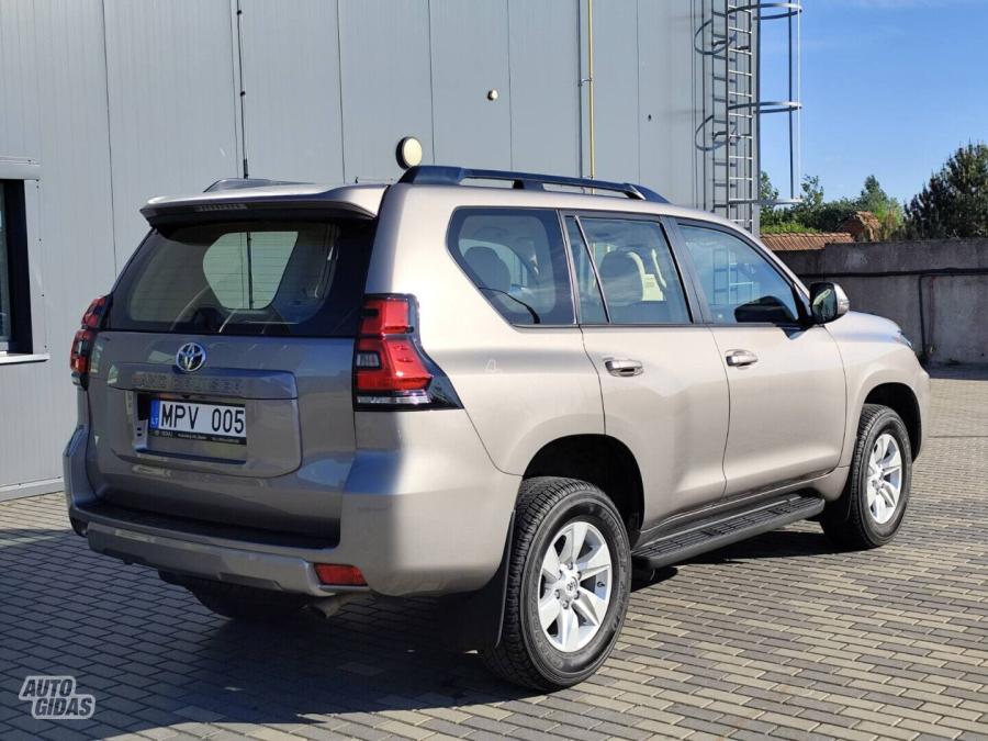 Grey Toyota Land Cruiser 2022 in Siauliai, with an engine capacity of 2.80 L and mileage of 32 thousand km for 55600 €, photo 5 on AUTOMOTO.COM.LV
