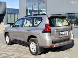 Grey Toyota Land Cruiser 2022 in Siauliai, with an engine capacity of 2.80 L and mileage of 32 thousand km for 55600 €, photo 6 on AUTOMOTO.COM.LV