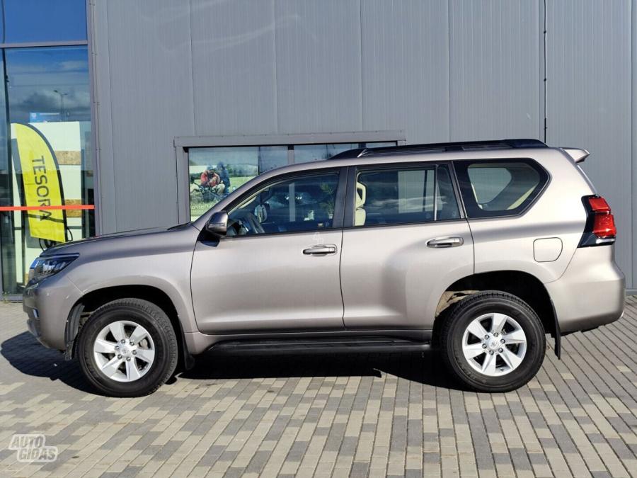Grey Toyota Land Cruiser 2022 in Siauliai, with an engine capacity of 2.80 L and mileage of 32 thousand km for 55600 €, photo 9 on AUTOMOTO.COM.LV