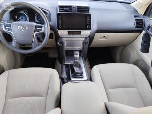 Grey Toyota Land Cruiser 2022 in Siauliai, with an engine capacity of 2.80 L and mileage of 32 thousand km for 55600 €, photo 10 on AUTOMOTO.COM.LV