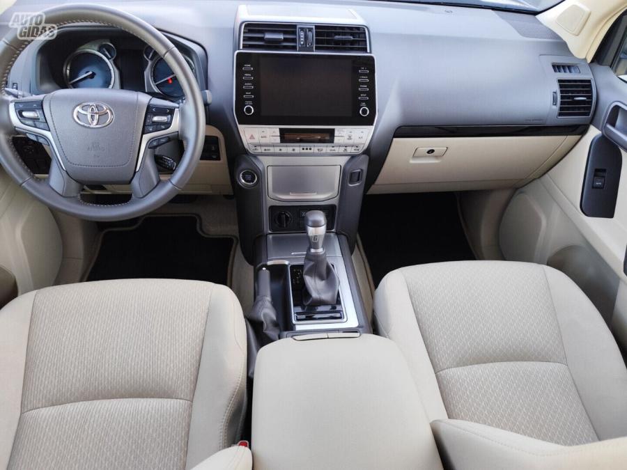 Grey Toyota Land Cruiser 2022 in Siauliai, with an engine capacity of 2.80 L and mileage of 32 thousand km for 55600 €, photo 10 on AUTOMOTO.COM.LV