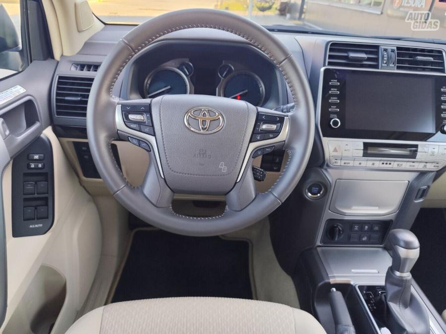 Grey Toyota Land Cruiser 2022 in Siauliai, with an engine capacity of 2.80 L and mileage of 32 thousand km for 55600 €, photo 11 on AUTOMOTO.COM.LV