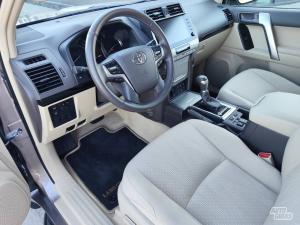 Grey Toyota Land Cruiser 2022 in Siauliai, with an engine capacity of 2.80 L and mileage of 32 thousand km for 55600 €, photo 14 on AUTOMOTO.COM.LV