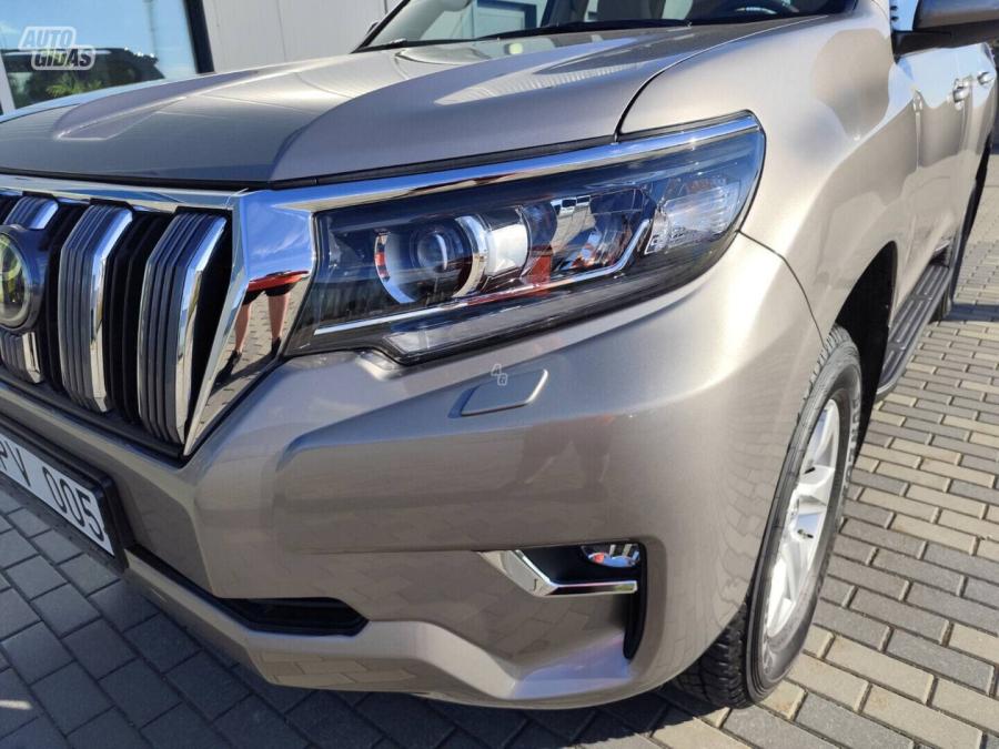 Grey Toyota Land Cruiser 2022 in Siauliai, with an engine capacity of 2.80 L and mileage of 32 thousand km for 55600 €, photo 25 on AUTOMOTO.COM.LV