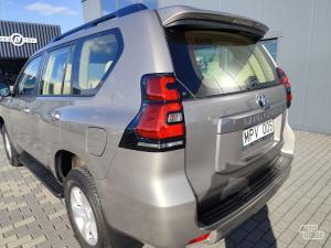 Grey Toyota Land Cruiser 2022 in Siauliai, with an engine capacity of 2.80 L and mileage of 32 thousand km for 55600 €, photo 26 on AUTOMOTO.COM.LV