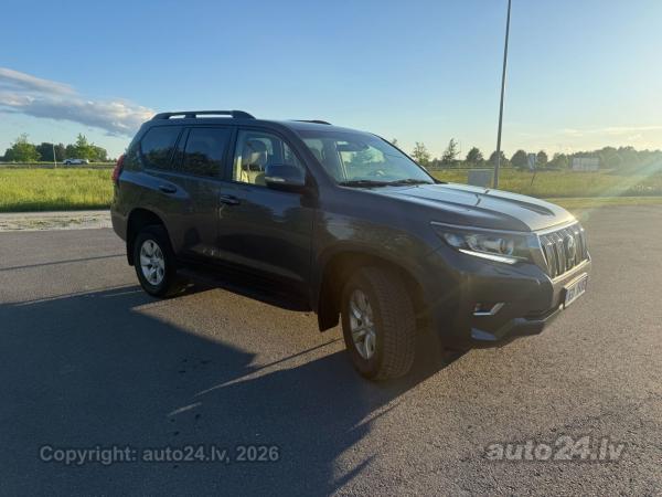 Grey Toyota Land Cruiser 2022 in Tallinn, with an engine capacity of 2.80 L and mileage of 73 thousand km for 49999 €, photo 3 on AUTOMOTO.COM.LV