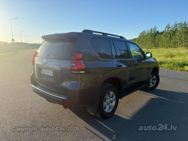 Grey Toyota Land Cruiser 2022 in Tallinn, with an engine capacity of 2.80 L and mileage of 73 thousand km for 49999 €, photo 5 on AUTOMOTO.COM.LV