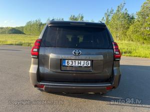 Pelēks Toyota Land Cruiser 2022 Tallina, ar dzinēja tilpumu 2.80 L un nobraukumu 73 tūkst. km par 49999 €, foto 7 vietnē AUTOMOTO.COM.LV