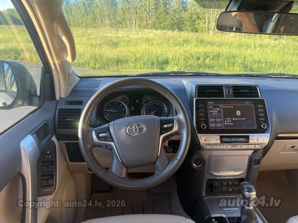Grey Toyota Land Cruiser 2022 in Tallinn, with an engine capacity of 2.80 L and mileage of 73 thousand km for 49999 €, photo 8 on AUTOMOTO.COM.LV