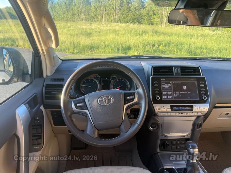 Pelēks Toyota Land Cruiser 2022 Tallina, ar dzinēja tilpumu 2.80 L un nobraukumu 73 tūkst. km par 49999 €, foto 9 vietnē AUTOMOTO.COM.LV