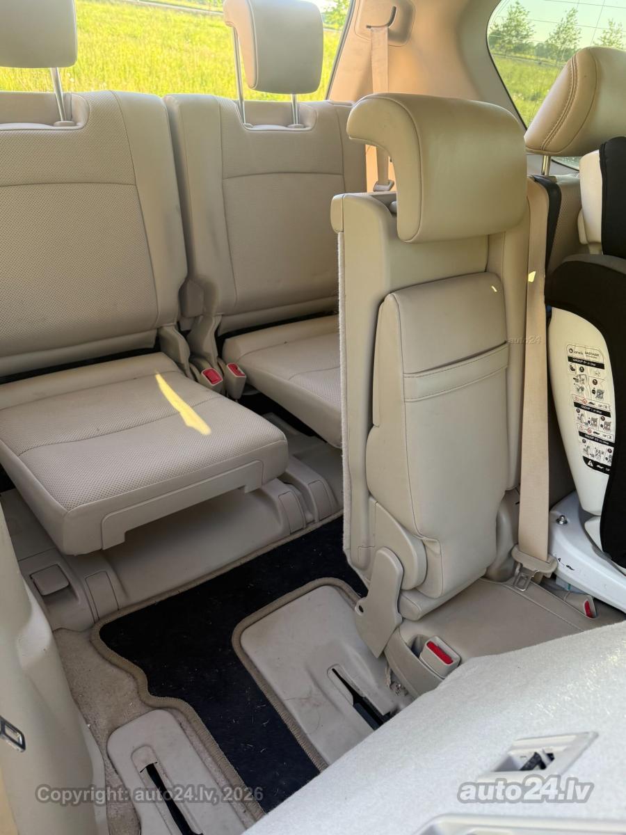 Pelēks Toyota Land Cruiser 2022 Tallina, ar dzinēja tilpumu 2.80 L un nobraukumu 73 tūkst. km par 49999 €, foto 15 vietnē AUTOMOTO.COM.LV