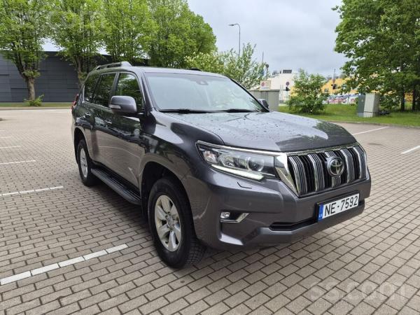 Grey Toyota Land Cruiser 2022 in Riga, with an engine capacity of 2.80 L and mileage of 170 thousand km for 42300 €, photo 2 on AUTOMOTO.COM.LV