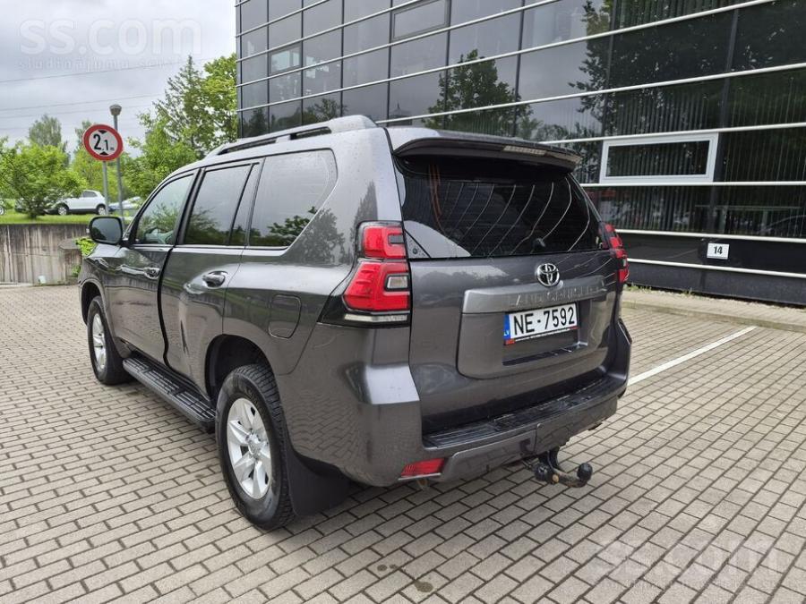 Grey Toyota Land Cruiser 2022 in Riga, with an engine capacity of 2.80 L and mileage of 170 thousand km for 42300 €, photo 6 on AUTOMOTO.COM.LV