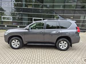 Grey Toyota Land Cruiser 2022 in Riga, with an engine capacity of 2.80 L and mileage of 170 thousand km for 42300 €, photo 7 on AUTOMOTO.COM.LV