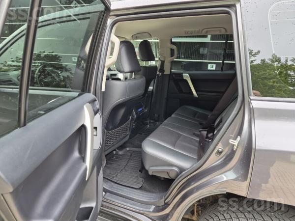Grey Toyota Land Cruiser 2022 in Riga, with an engine capacity of 2.80 L and mileage of 170 thousand km for 42300 €, photo 9 on AUTOMOTO.COM.LV