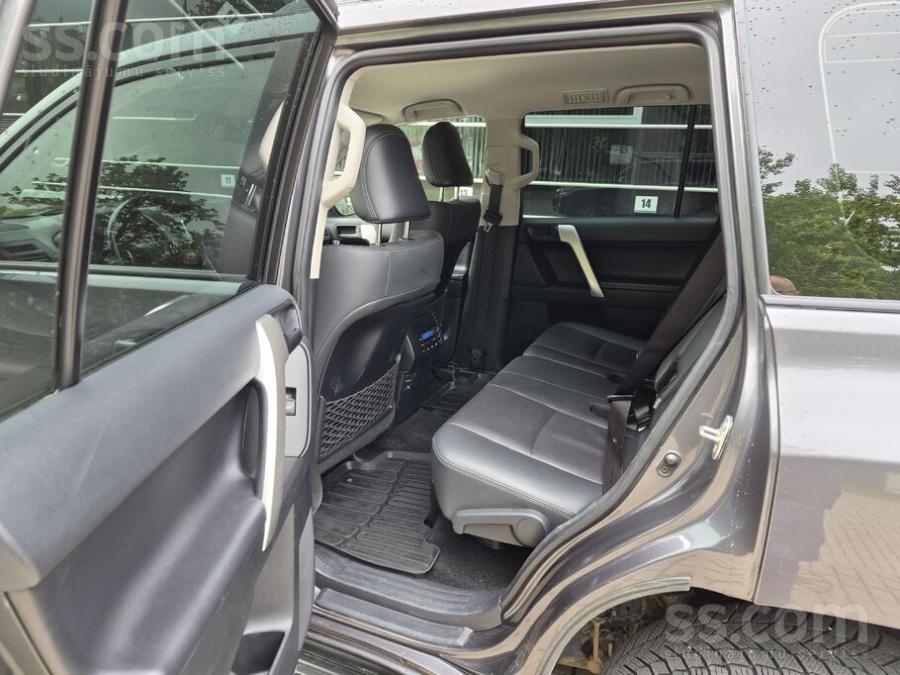 Grey Toyota Land Cruiser 2022 in Riga, with an engine capacity of 2.80 L and mileage of 170 thousand km for 42300 €, photo 10 on AUTOMOTO.COM.LV