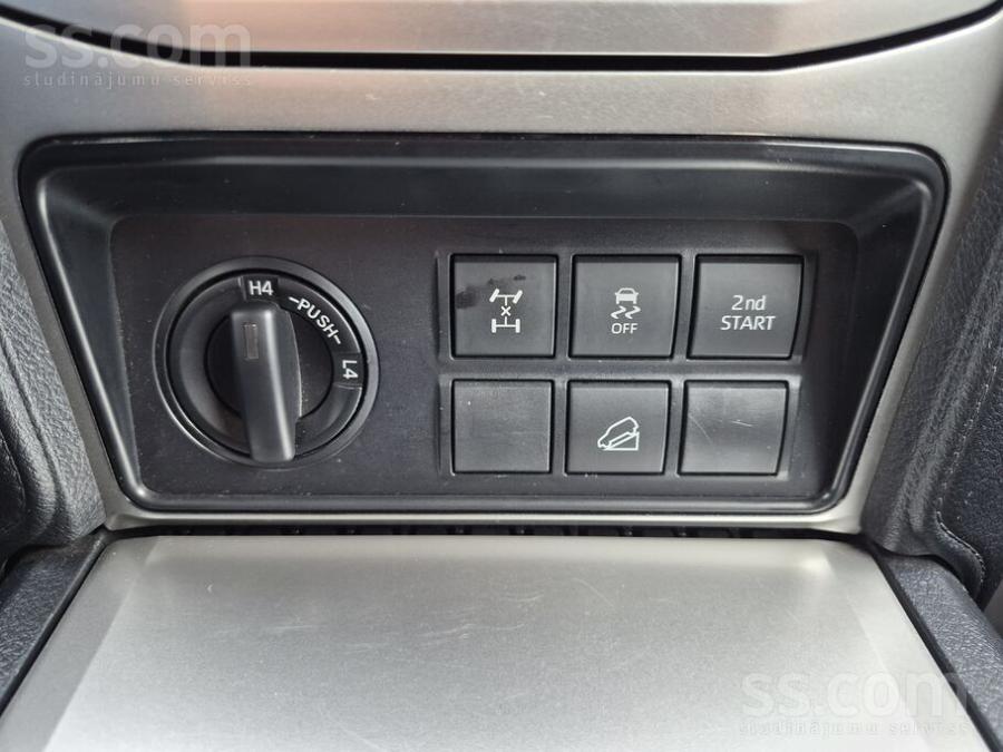 Grey Toyota Land Cruiser 2022 in Riga, with an engine capacity of 2.80 L and mileage of 170 thousand km for 42300 €, photo 18 on AUTOMOTO.COM.LV